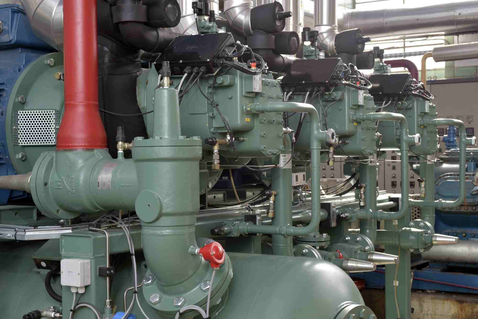 High-quality screw compressors for commercial refrigeration