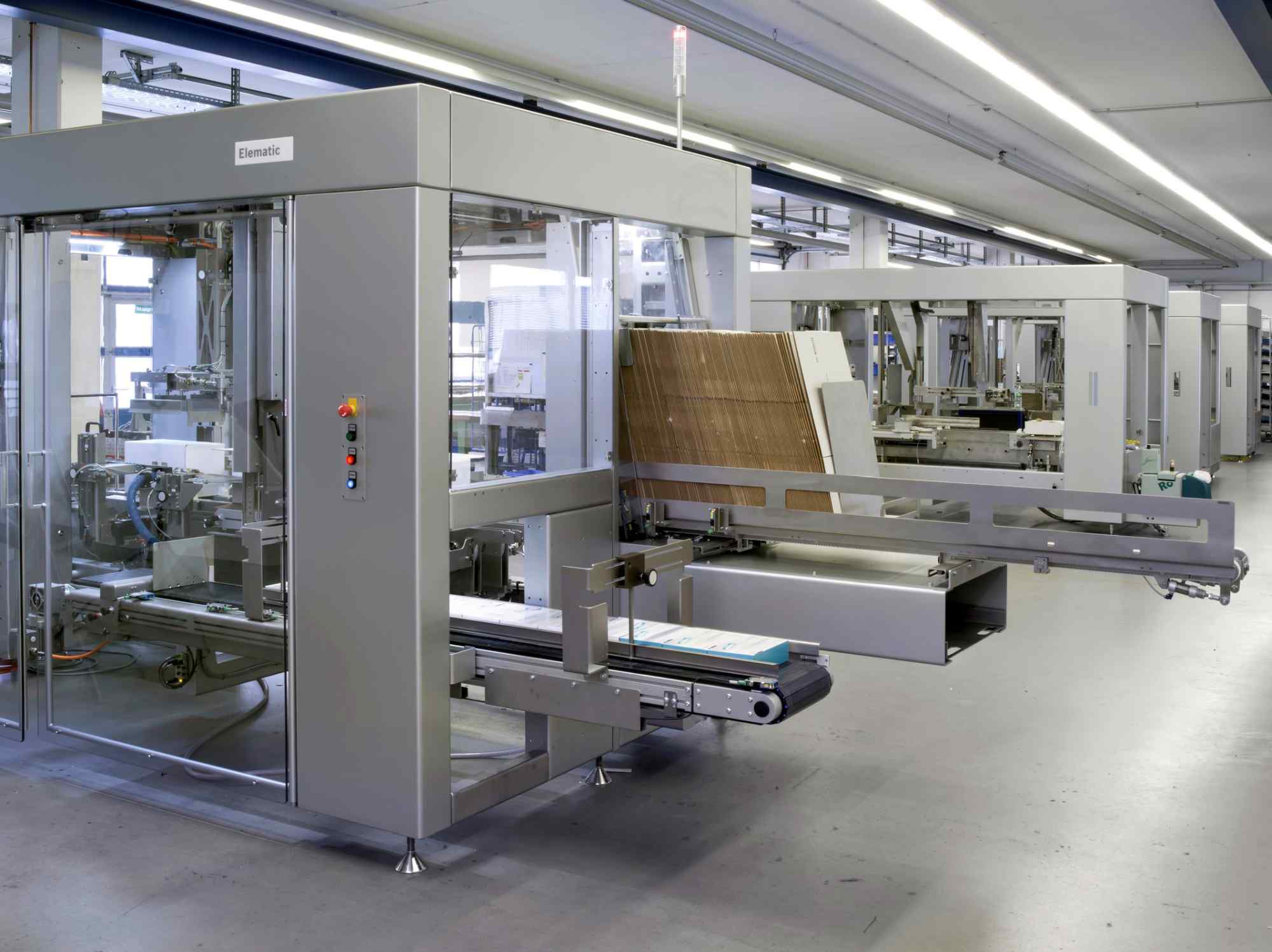 Elematic 1001 SL sideload case packer at Toblerone's factory